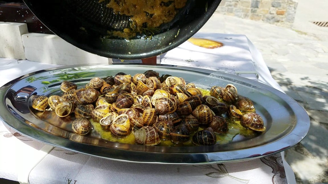 Hohlious Boubouristous (snails in rosemary and vinegar) - The Greek Chef